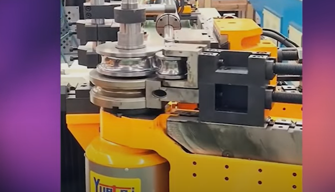 Robots Gone Wild! Watch Machines Dance with Gears & Bolts in Hypnotic ...