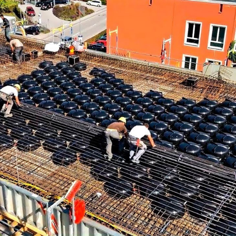 Construction Workers Sent to Mars to Build a Space Hotel... What They ...